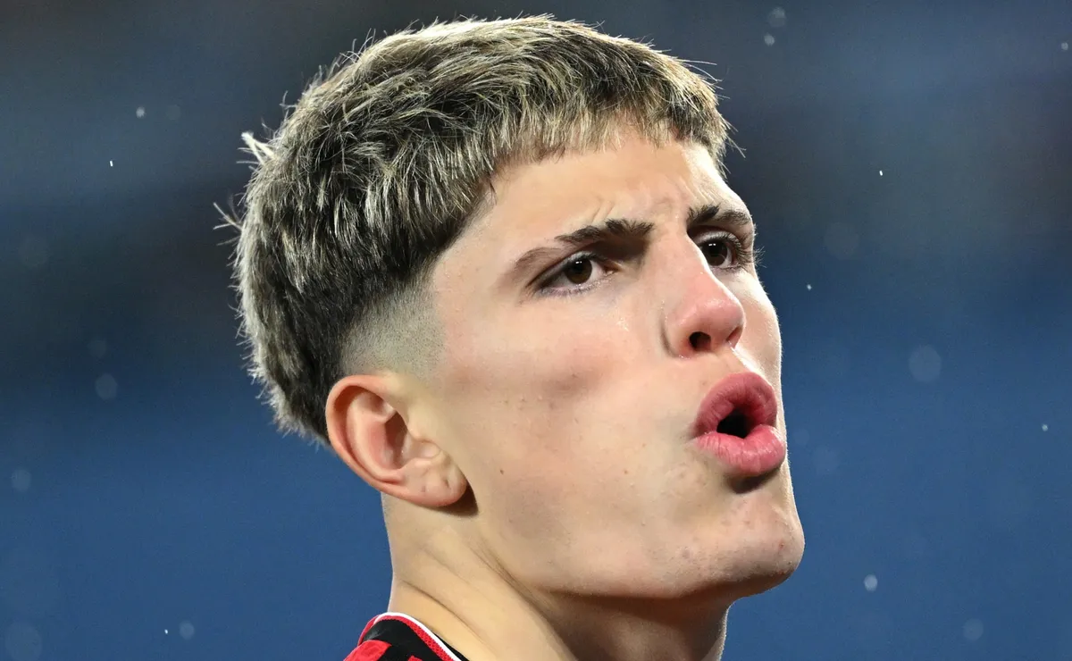 Video: Alejandro Garnacho scores the best goal of the year with amazing ...