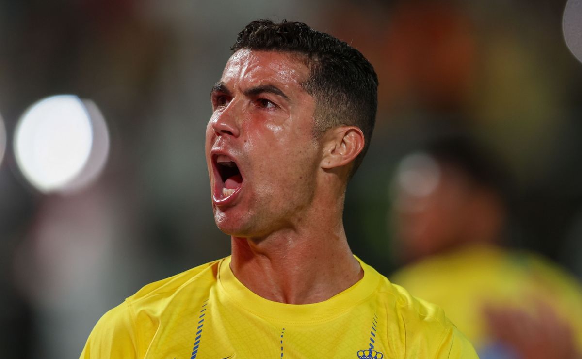 Cristiano Ronaldo explains controversial gesture to fans who chanted ...