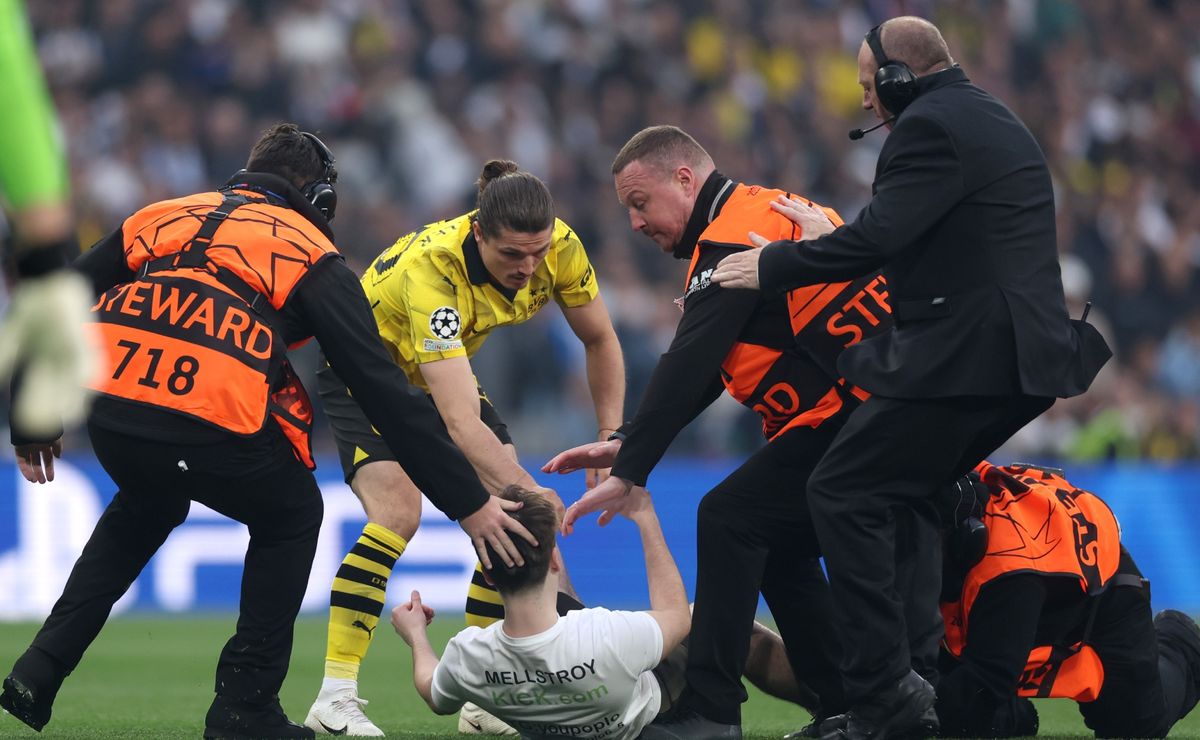 Video: Pitch invader in UCL final making Ronaldo celebration stopped by ...