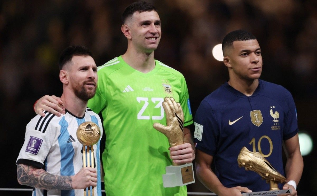 Dibu Martinez reveals first words to Lionel Messi and Kylian Mbappe ...