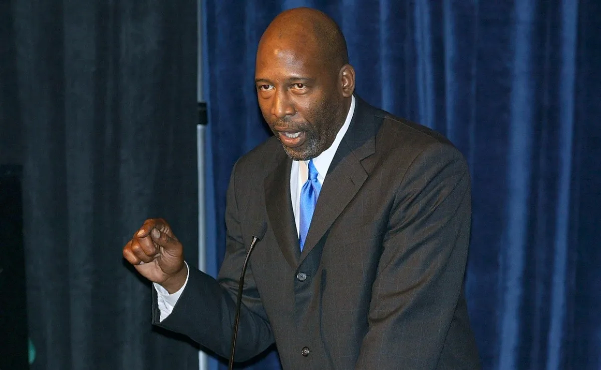 NBA legend James Worthy blasts the Lakers after embarrassing loss to ...