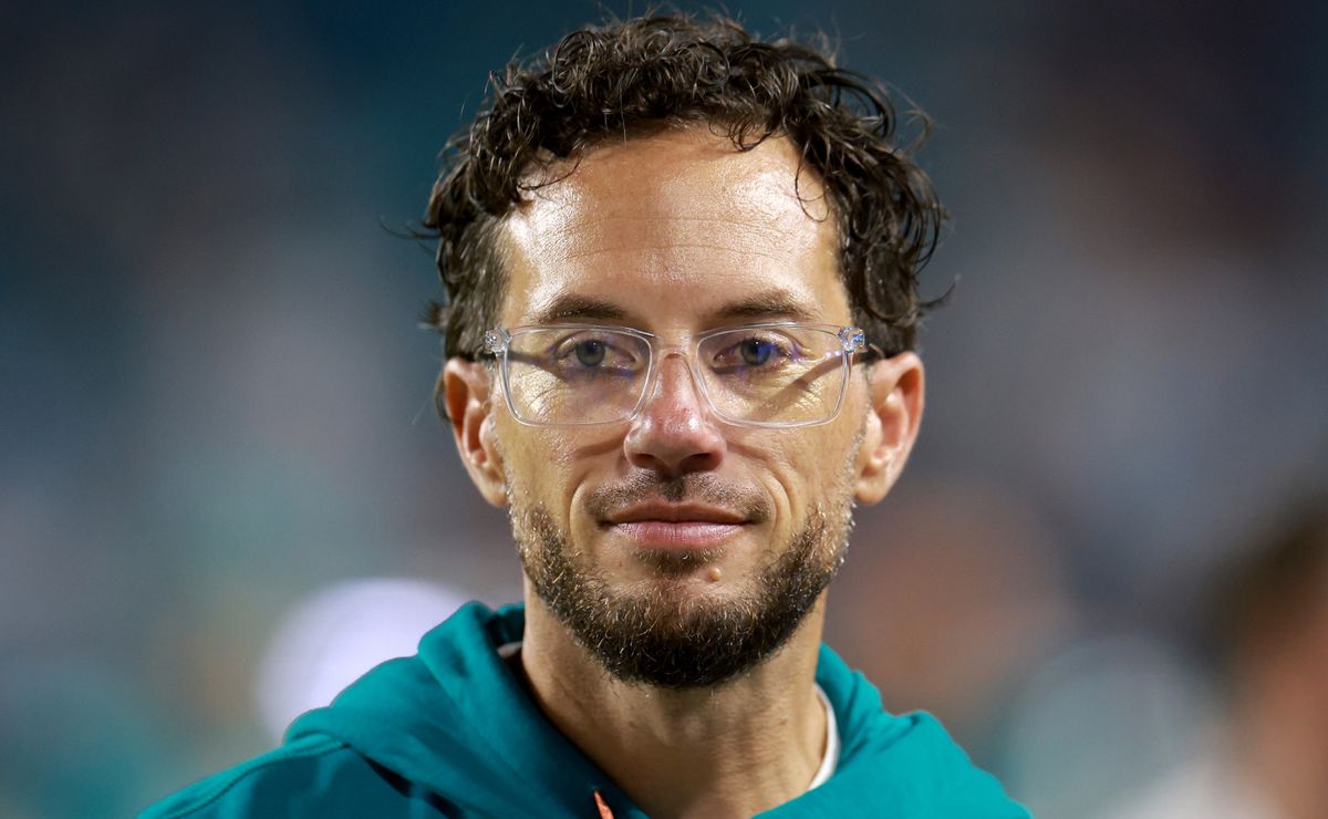 Dolphins News: Mike McDaniel sends clear message about facing Packers ...