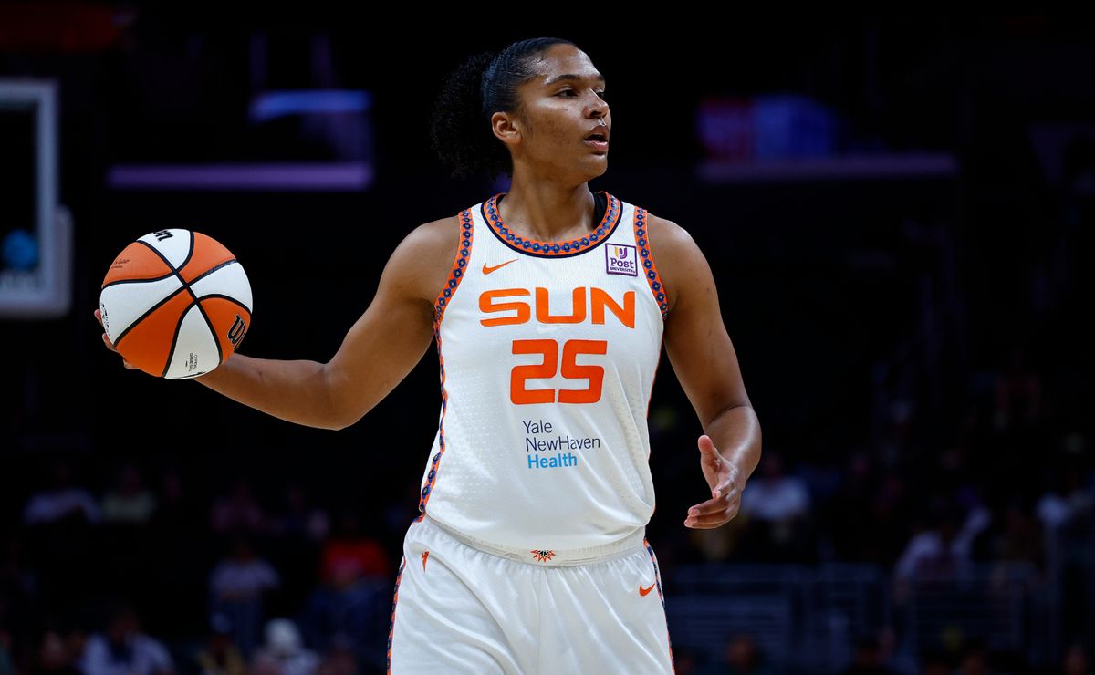 Only four spots left: Sun forward Alyssa Thomas and Mystics star join ...