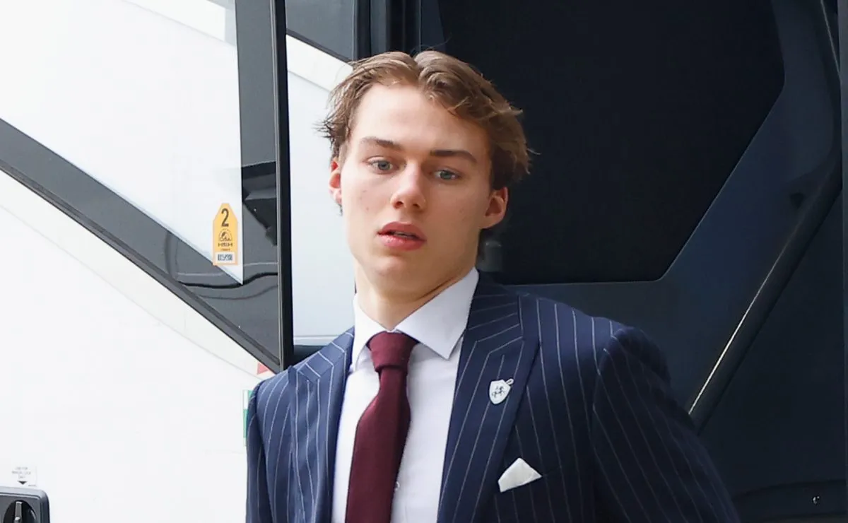 Connor Bedard's record-setting Blackhawks teammate reportedly poised to ...