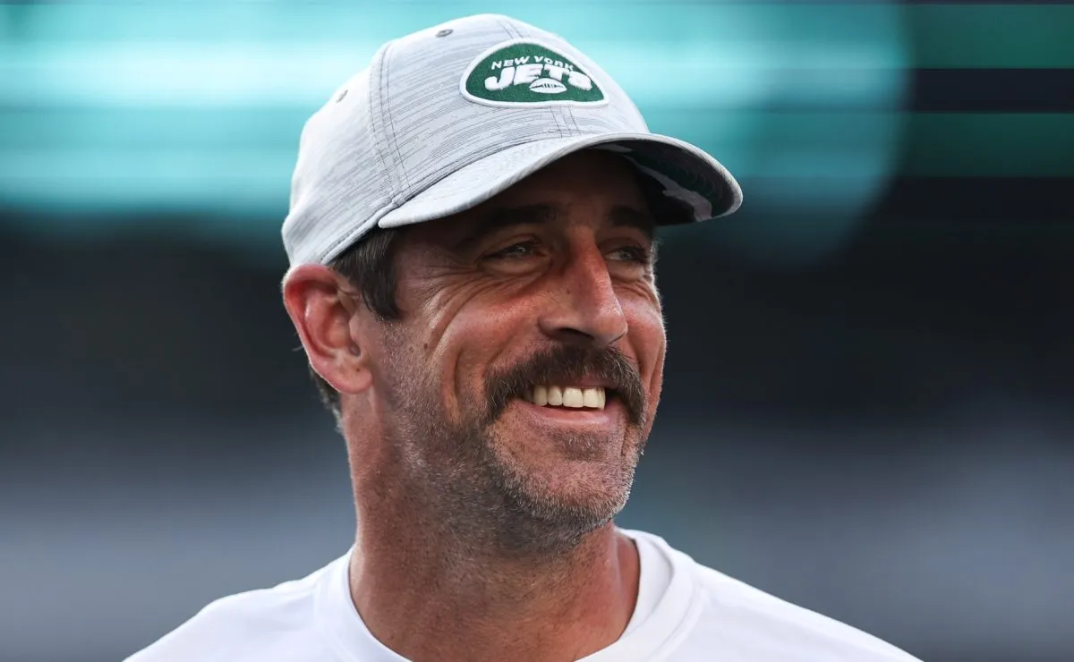 Aaron Rodgers takes a shot at NY Jets while praising Mike Tomlin's ...