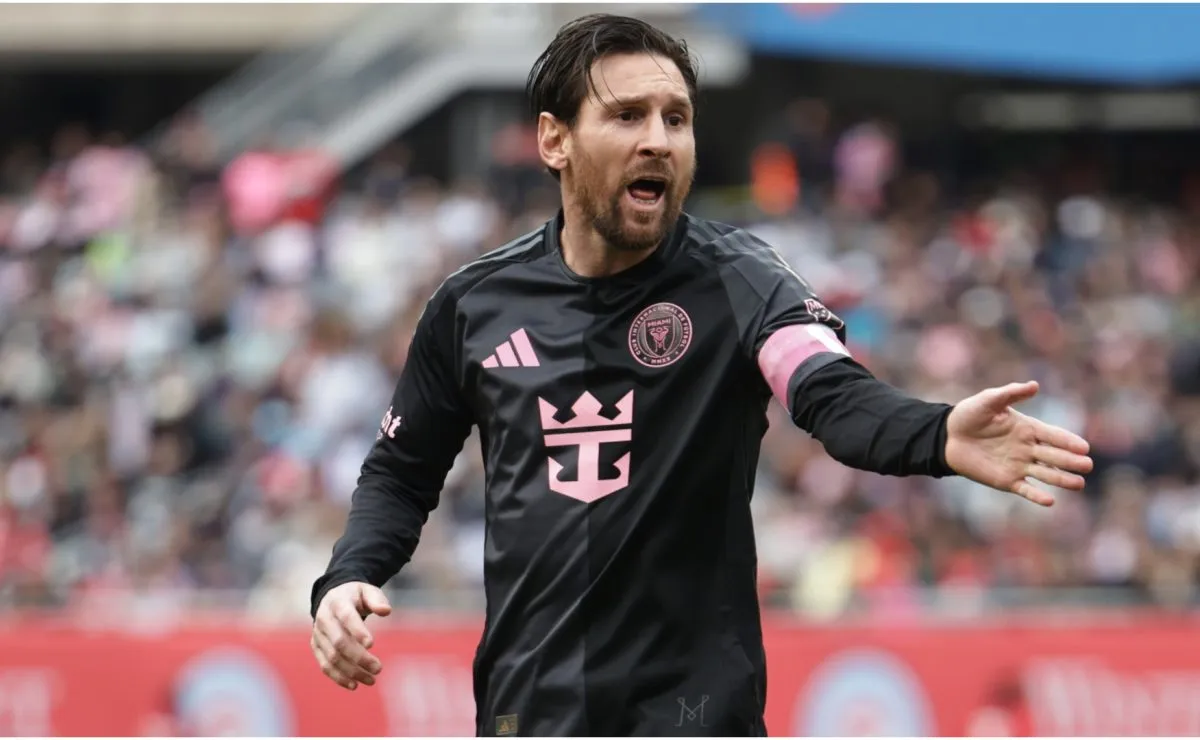 Lionel Messi fires back at Cristiano Ronaldo jabs from Vancouver ...