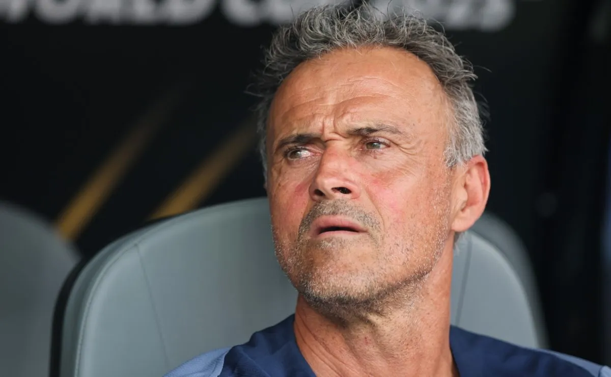 Video: Luis Enrique hits Joao Pedro in brawl with Chelsea after PSG's 3 ...
