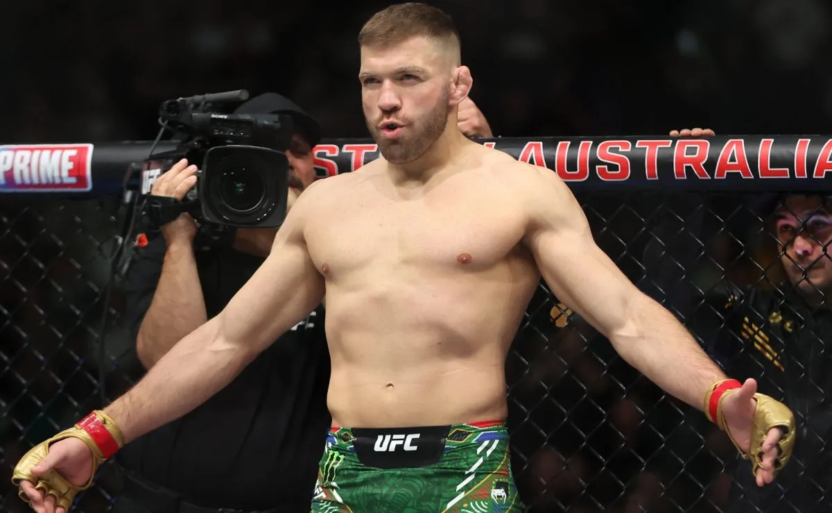 UFC 319: How much money will Dricus Du Plessis and Khamzat Chimaev make ...