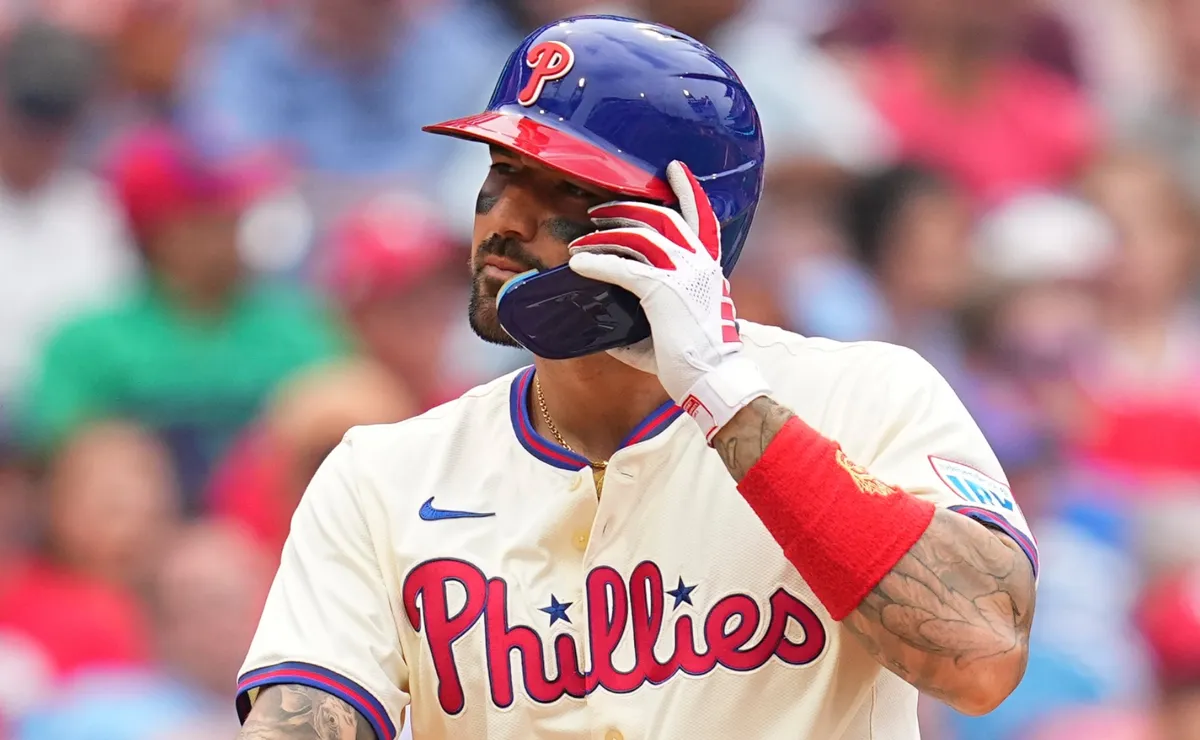 Phillies HC Rob Thompson breaks silence on why Nick Castellanos is not ...