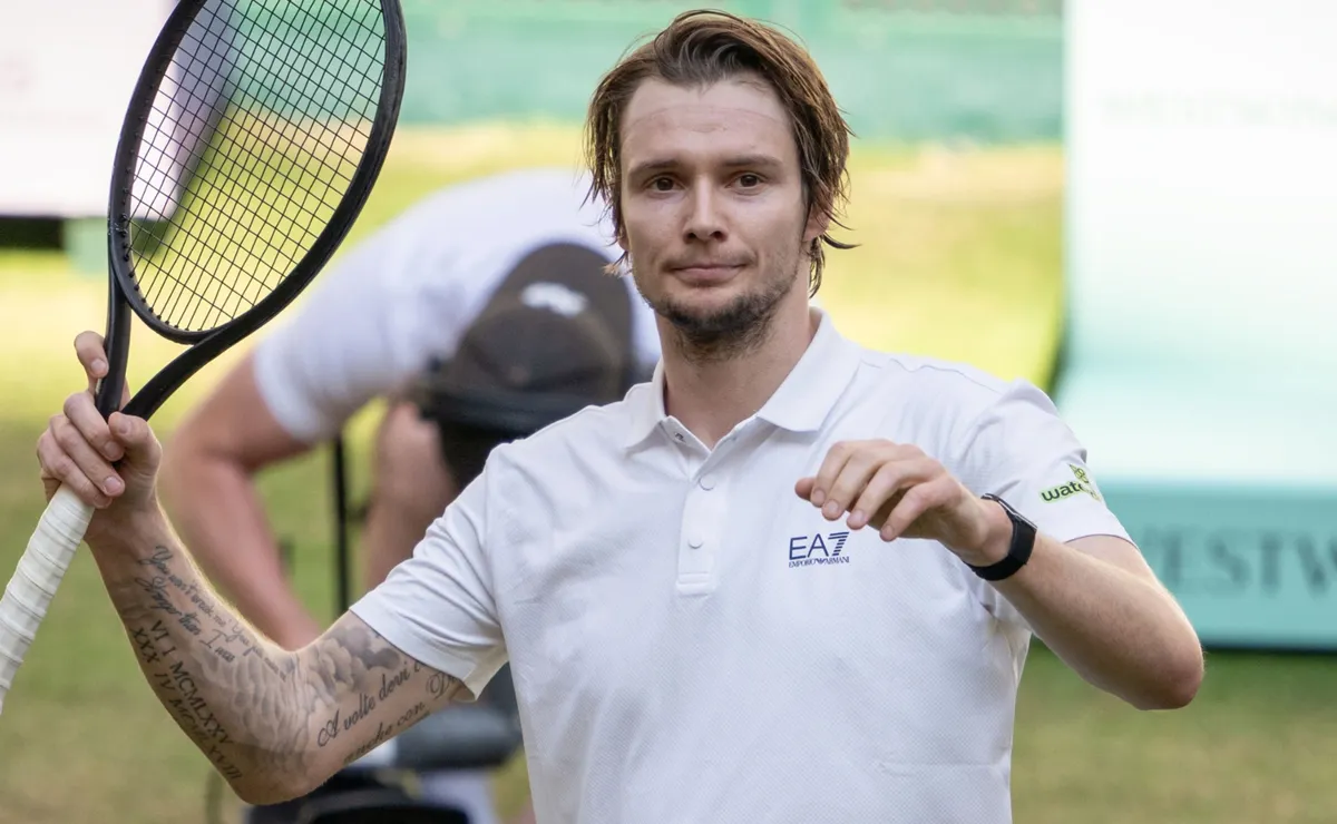 Alexander Bublik's profile: Age, height, love life, career, nationality ...