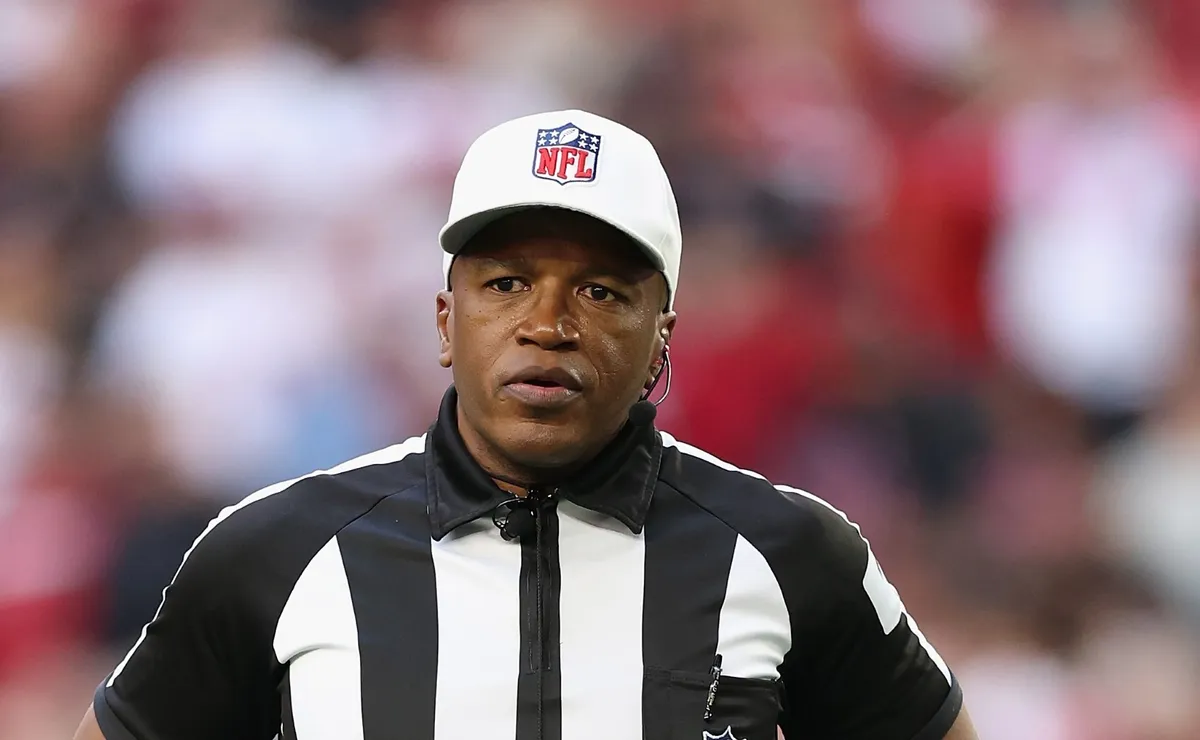 Referee Shawn Smith reveals why Jalen Carter was punished so harshly ...
