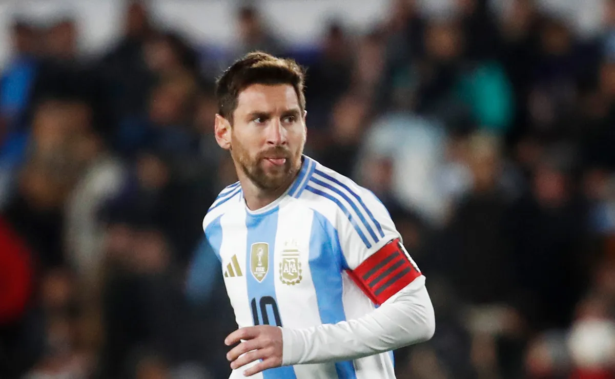 Video: Lionel Messi clashes with a Venezuela player during Argentina’s ...