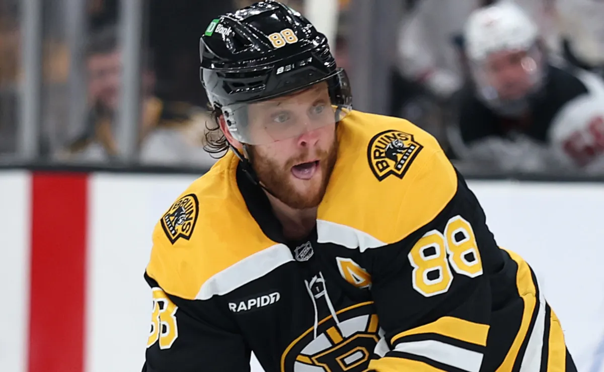 NHL News: Bruins' David Pastrnak makes clear statement on knee issue as ...
