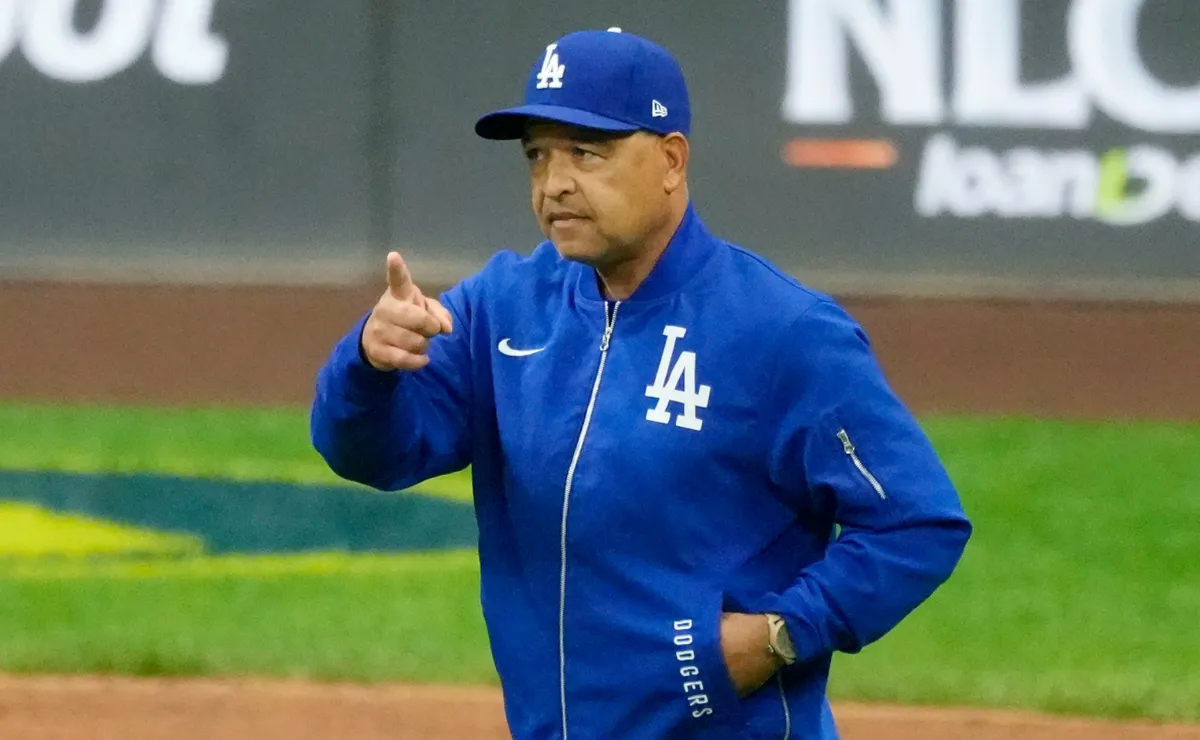 Dodgers manager Dave Roberts provides insight on the double play ...
