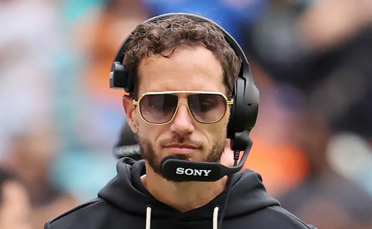Mike McDaniel sends direct warning to Dillon Gabriel ahead of Dolphins ...