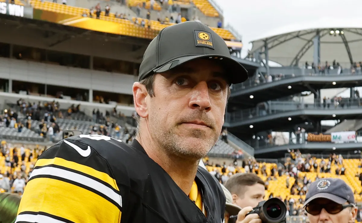 Aaron Rodgers sets the record straight on viral short-fuse moment with ...