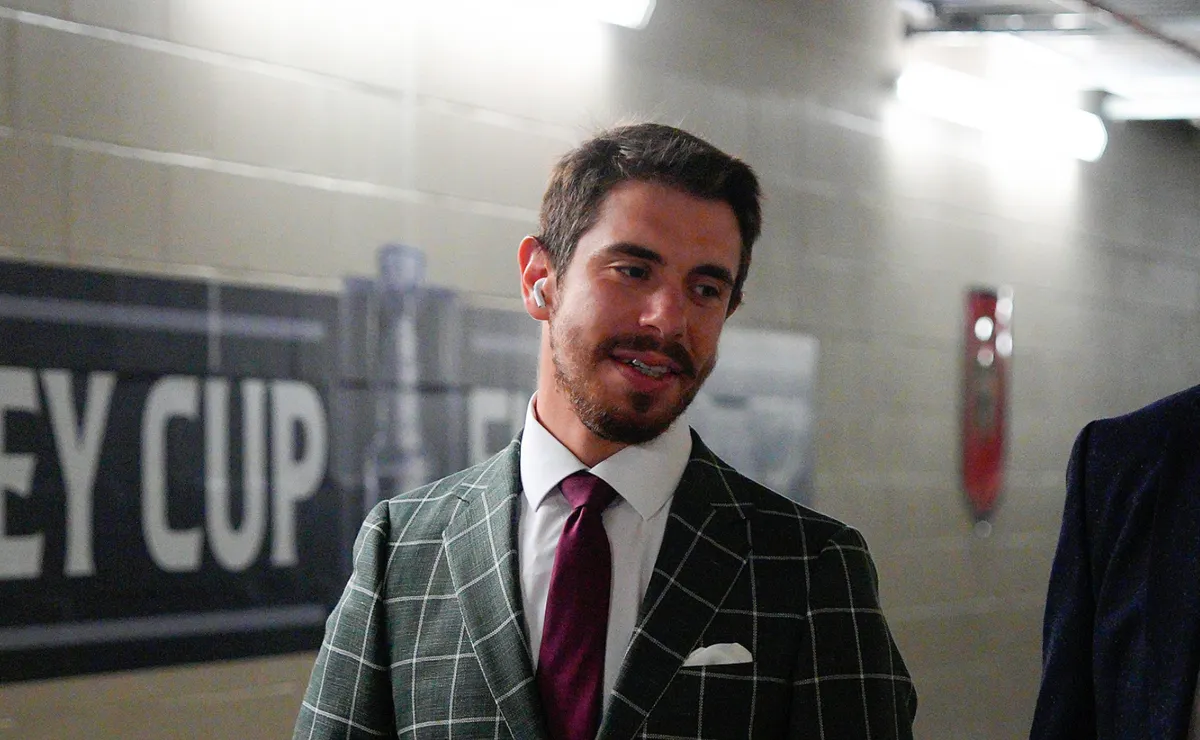Joel Quenneville takes Leo Carlsson’s side with bold message to the NHL ...