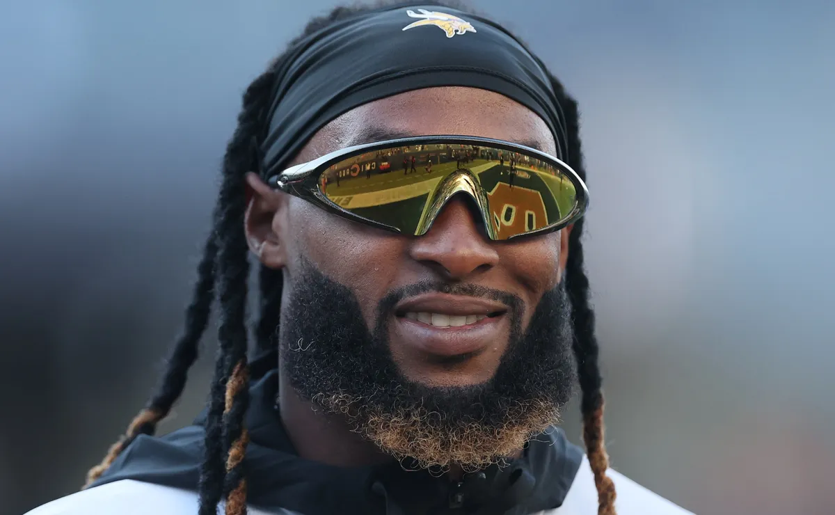 Is Aaron Jones playing today for Vikings vs Ravens in Week 10 of 2025 ...