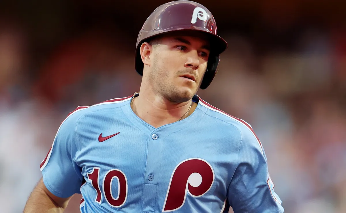 Phillies reportedly still hopeful on re‑signing J.T. Realmuto despite ...