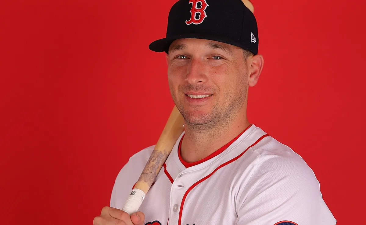Red Sox President issues major statement on Alex Bregman negotiations ...