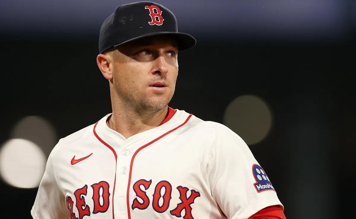 Alex Bregman receives strong six-word message from Alex Cora about his ...