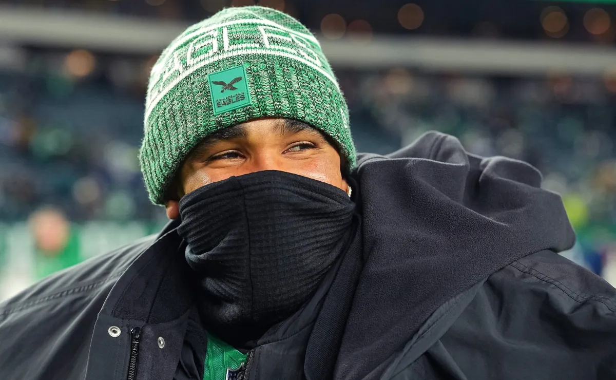 Jalen Hurts’ key Eagles teammate hit with heavy fine ahead of 2026 NFL ...