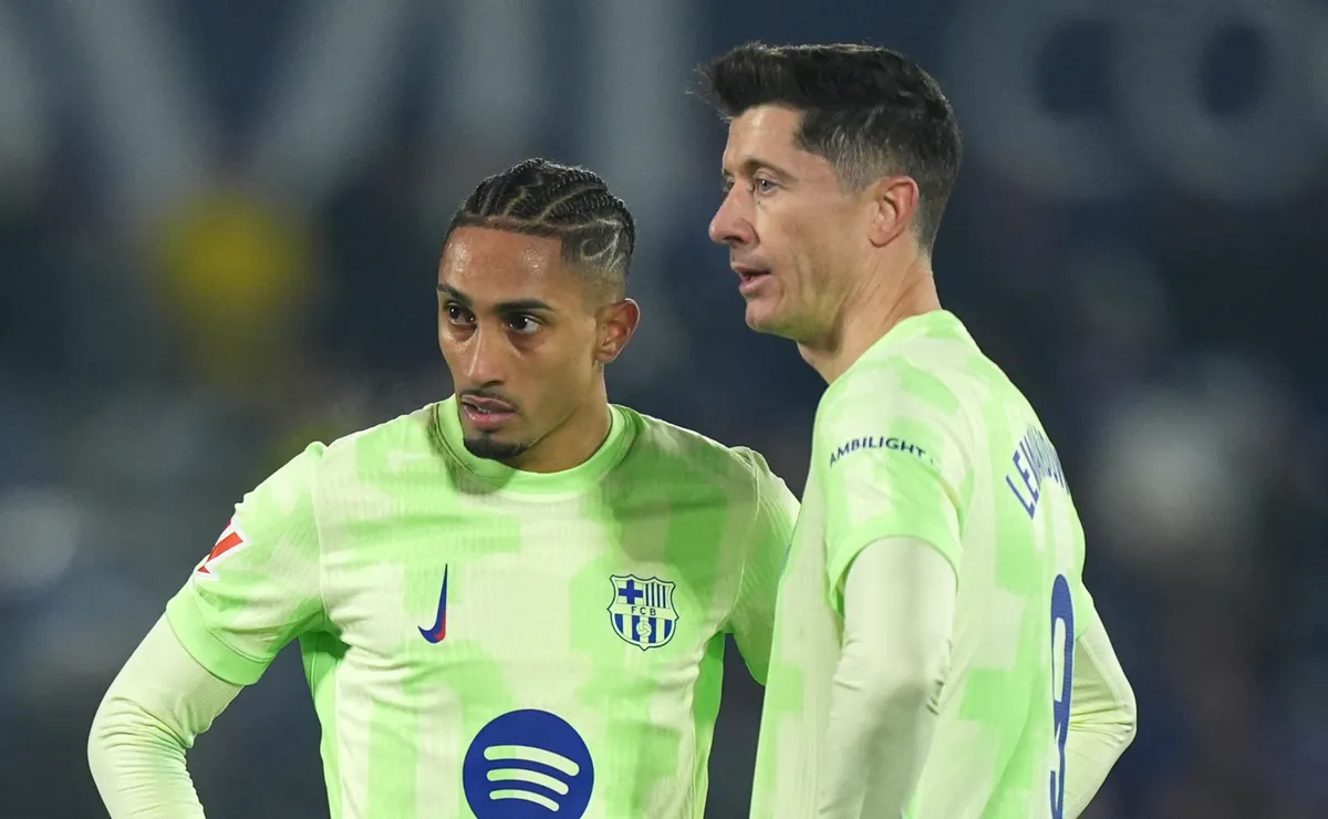 Why are Raphinha and Lewandowski not playing today for Barcelona vs ...