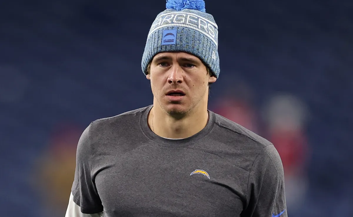 Justin Herbert's Chargers eye adding former AFC head coach to Jim ...