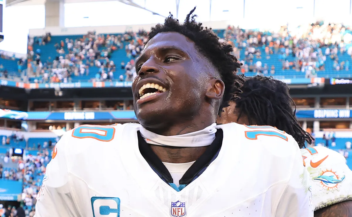 Dolphins’ Tyreek Hill reacts with a five-word message to a new key ...