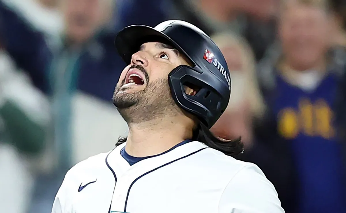 Which position will Eugenio Suarez play for the Reds after signing a ...