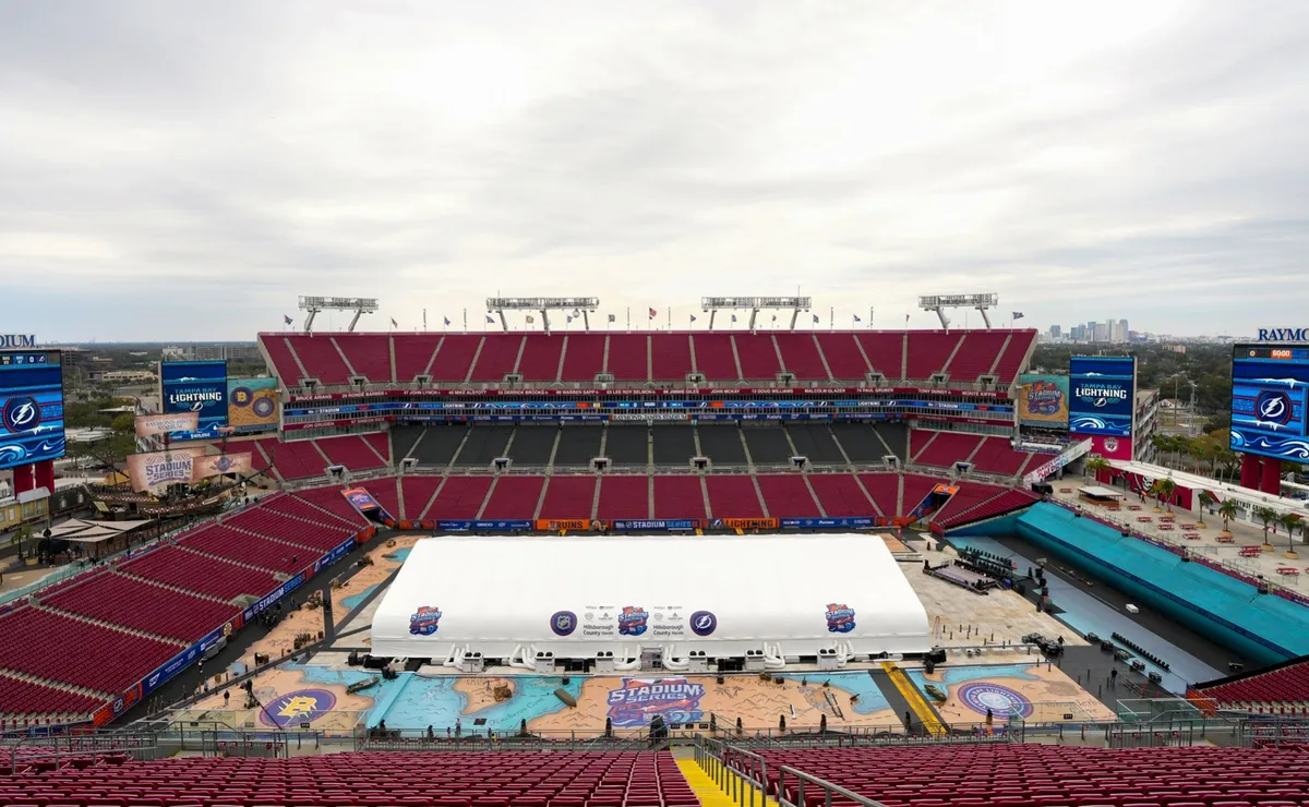 How many fans are attending Lightning vs Bruins 2026 NHL Stadium Series ...