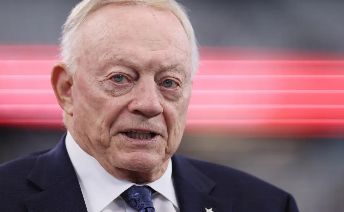 Dak Prescott sends strong warning to Jerry Jones about keeping one of ...