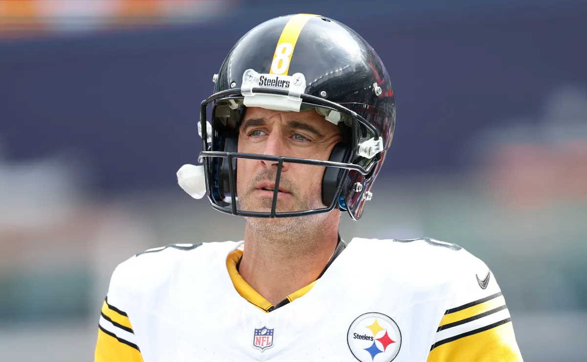 Aaron Rodgers may not have clear runway to Vikings as unexpected ...
