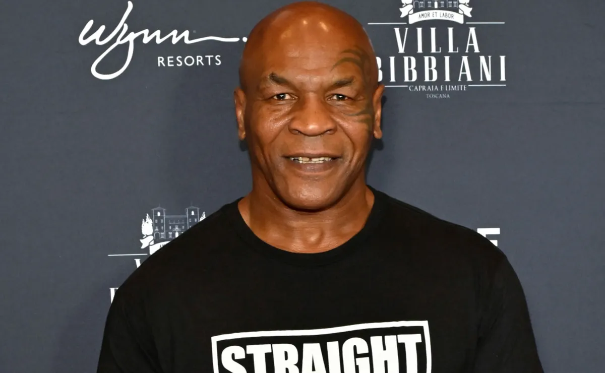 Mike Tyson makes something clear about facing Floyd Mayweather despite ...