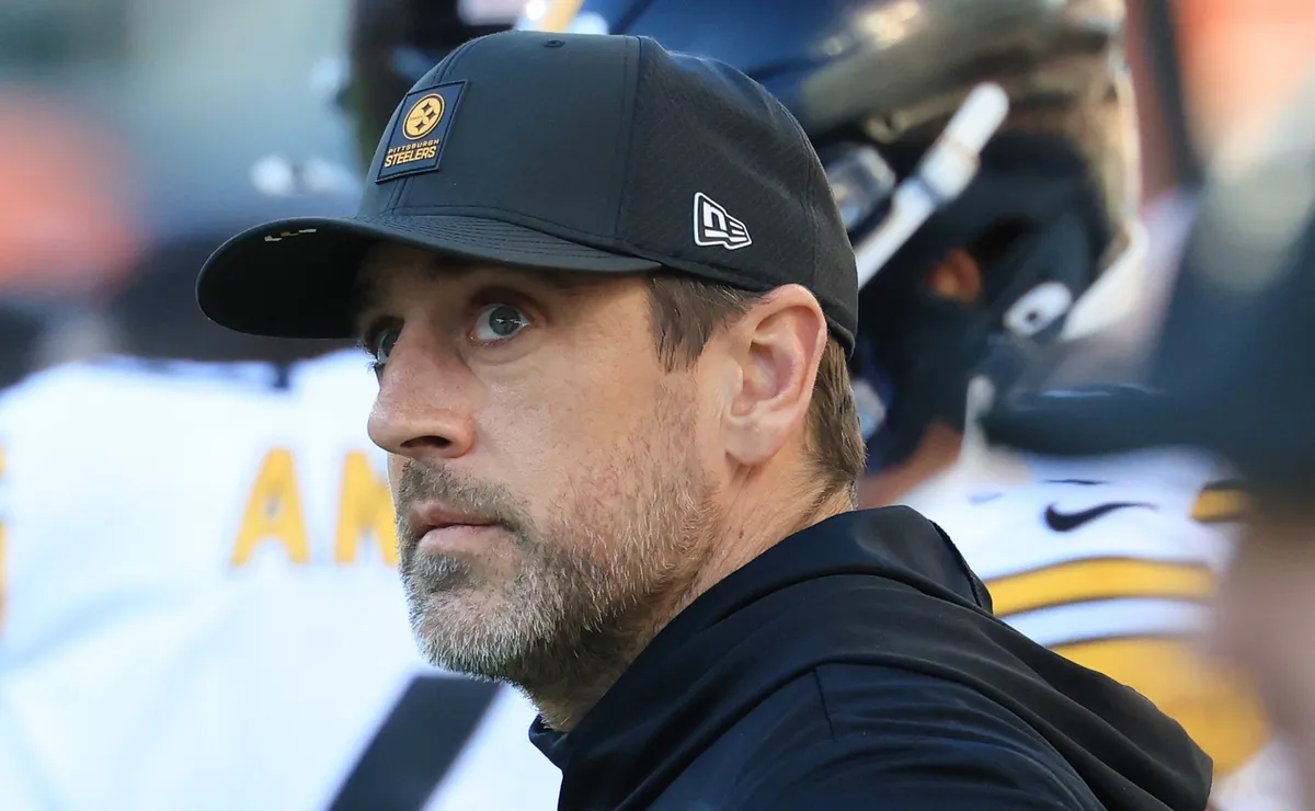 Steelers get a very important update on QB Aaron Rodgers retirement ...
