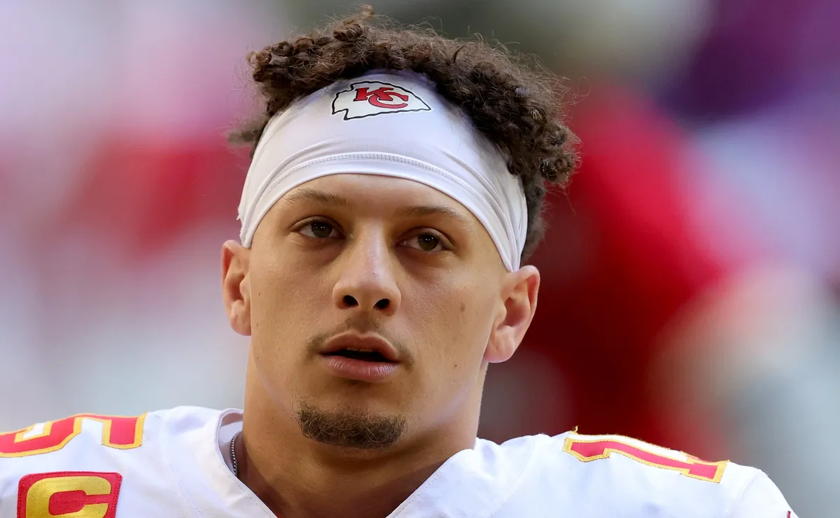 Chiefs make important decision on Patrick Mahomes' contract for 2026 ...