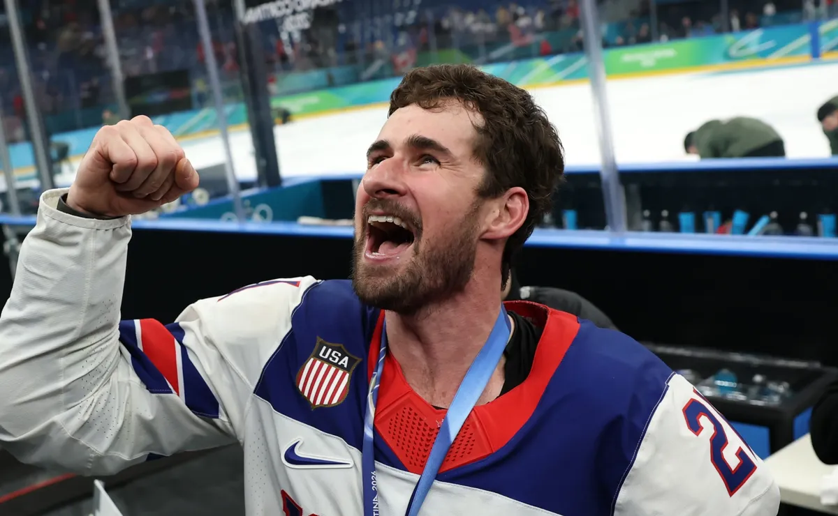 USA Hockey star Dylan Larkin takes shot at controversial Sidney Crosby ...