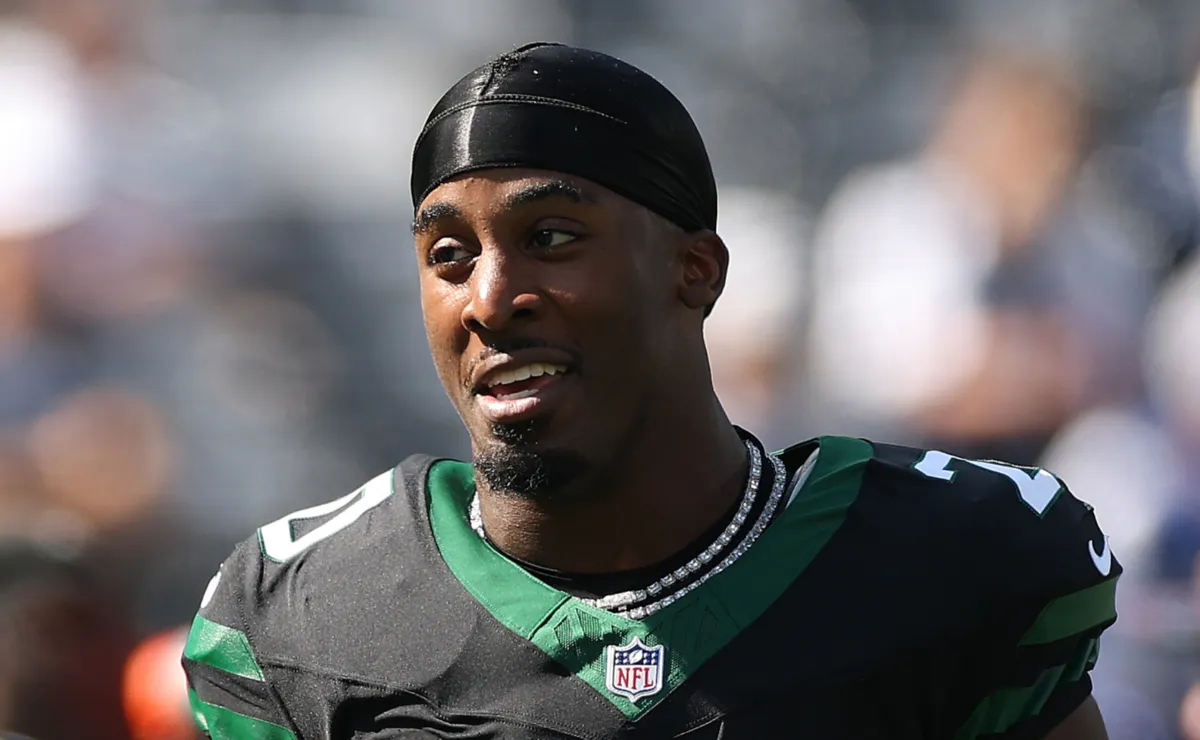 Breece Hall breaks silence as NY Jets place the franchise tag on him ...