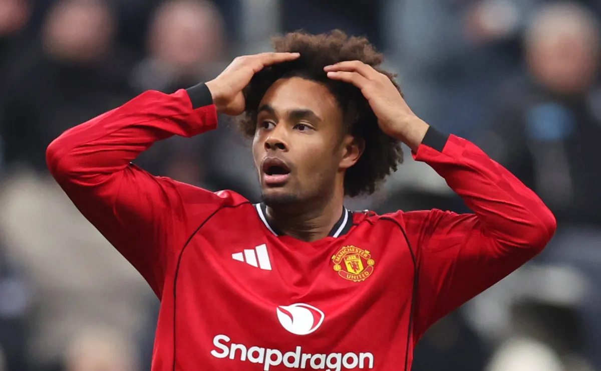 Manchester United fall 2-1 to 10-man Newcastle United in electric ...