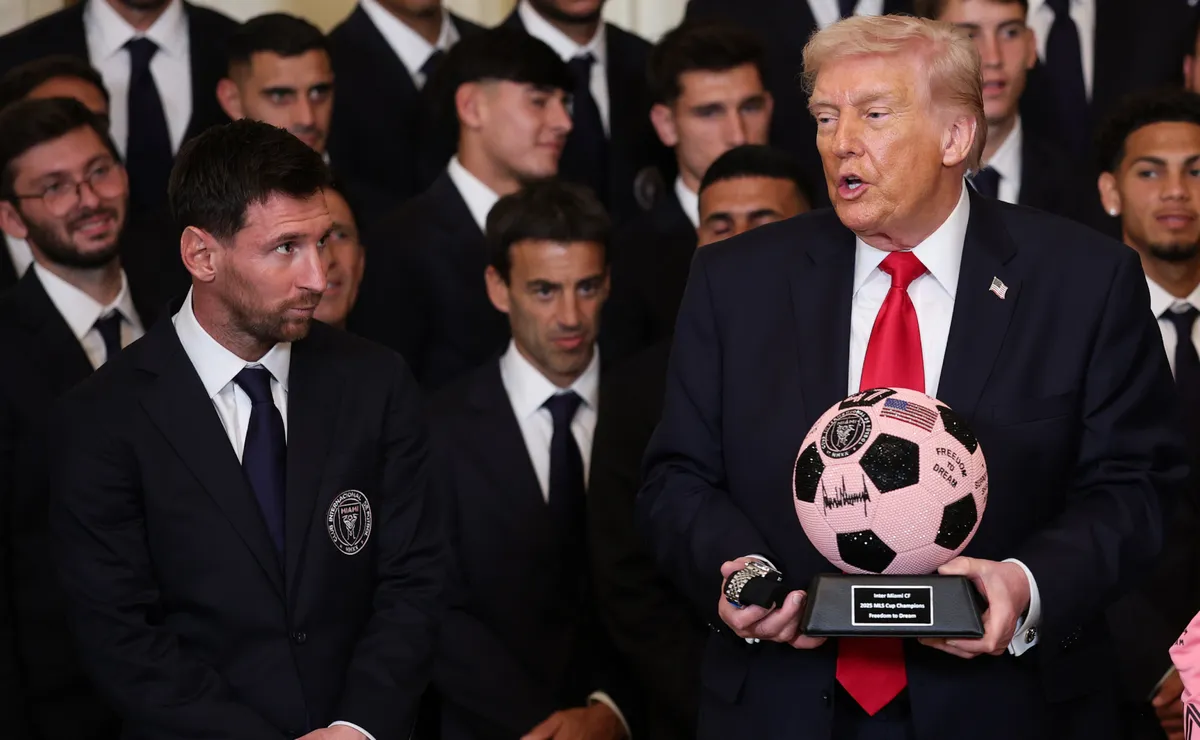 Donald Trump points out the difference between Lionel Messi and other ...