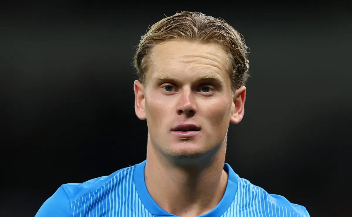 Kinsky receives support from de Gea after rough Champions League debut ...