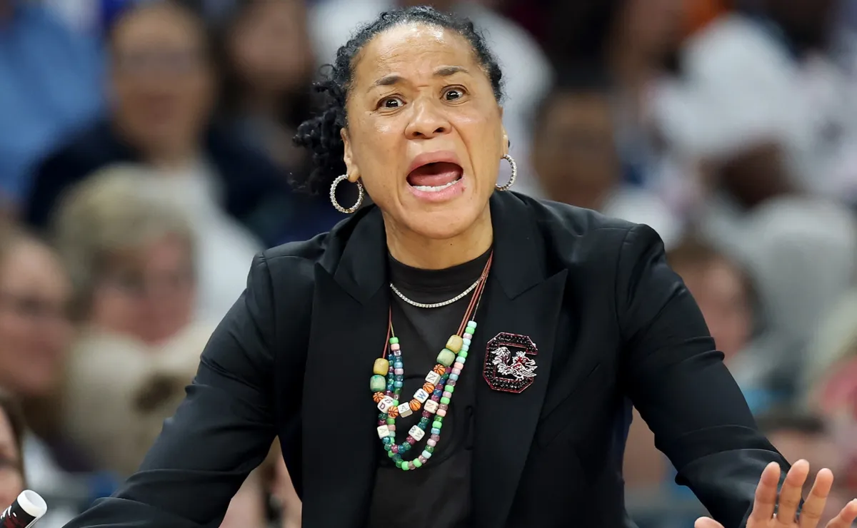 Dawn Staley doesn’t want anything to overshadow the Gamecocks ...