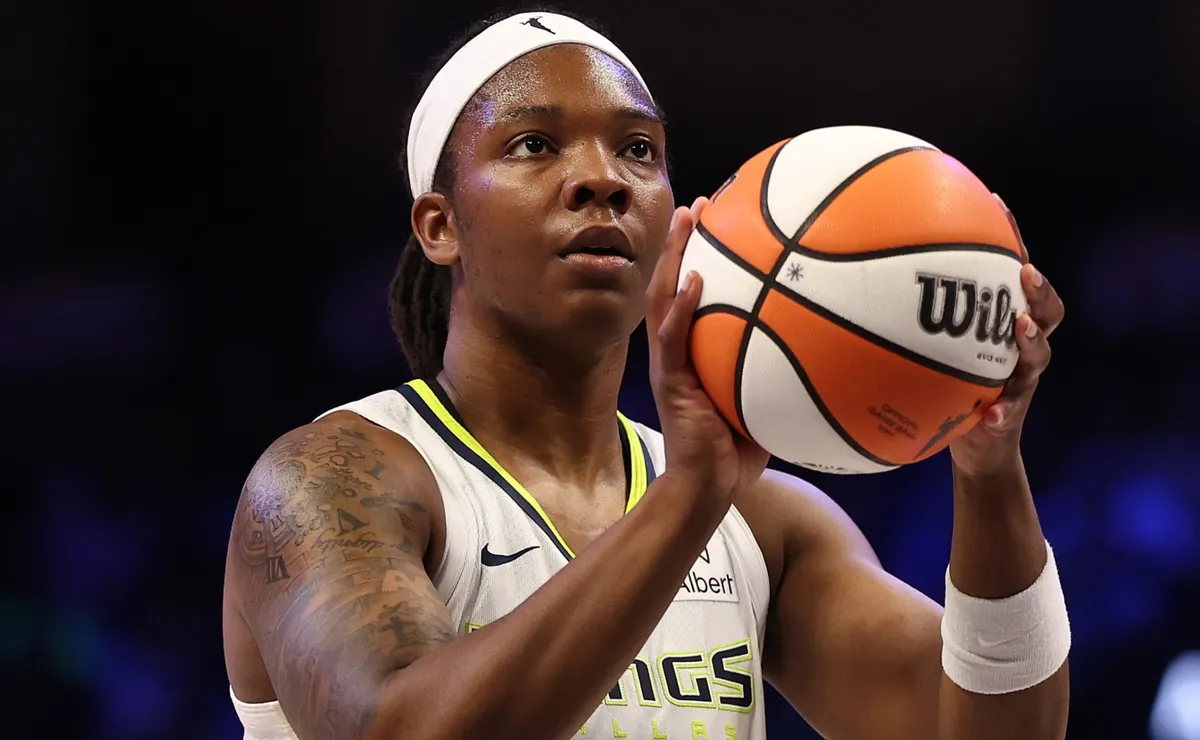 Caitlin Clark receives huge boost as Fever sign veteran WNBA champion ...