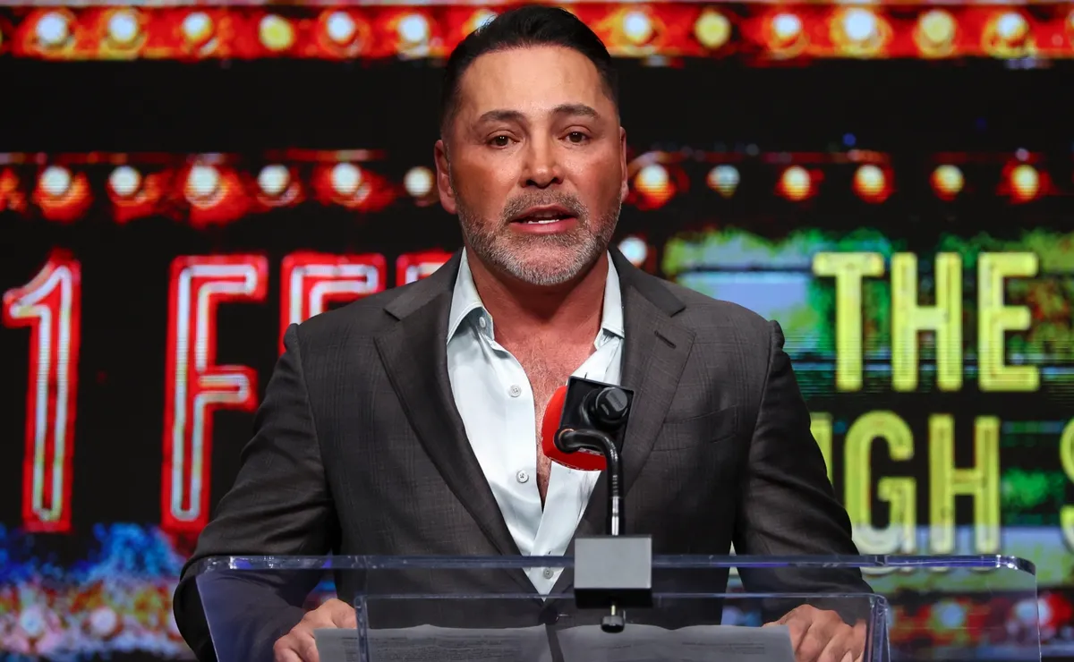 Oscar De La Hoya says he would consider boxing comeback under one ...