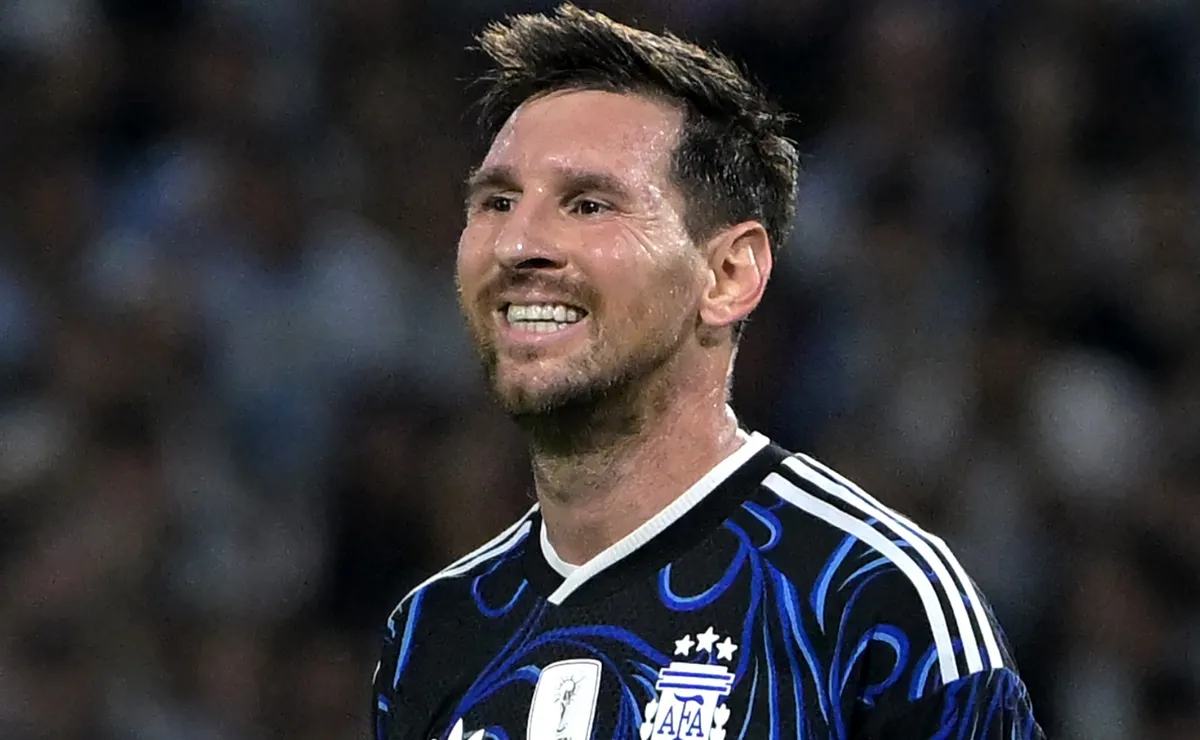 Argentina's 2026 World Cup preliminary roster includes Messi but leaves ...