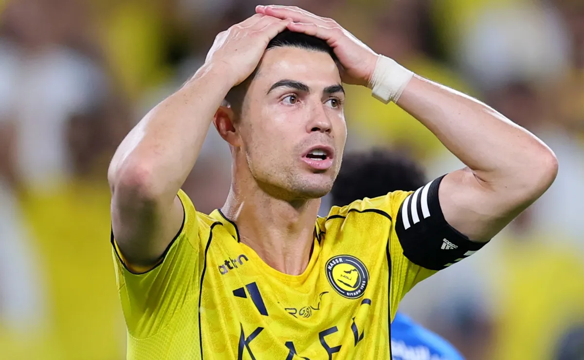 Video: Cristiano Ronaldo looks dejected as Bento mistake prevents Al ...