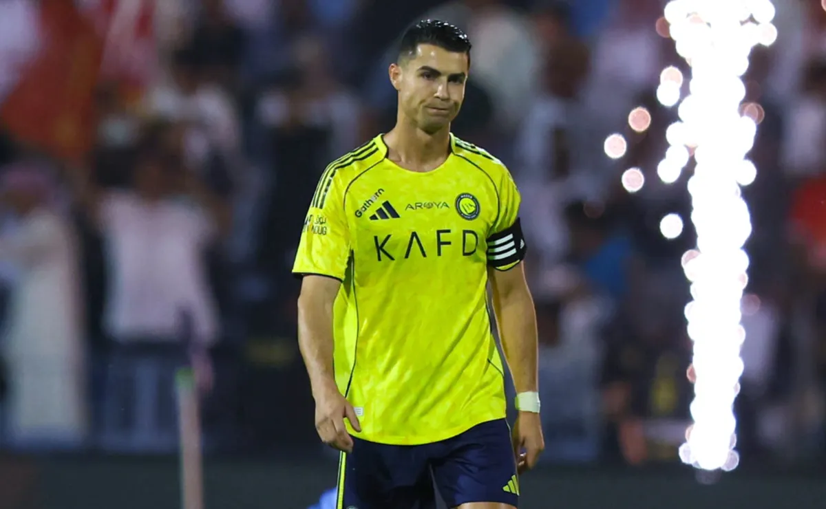 Video: Cristiano Ronaldo looks dejected as Bento mistake prevents Al ...
