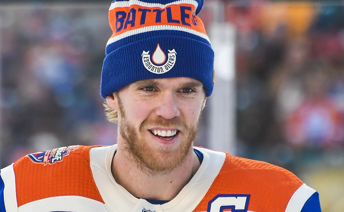 Mike Babcock reportedly shuts the door on coaching Connor McDavid ...