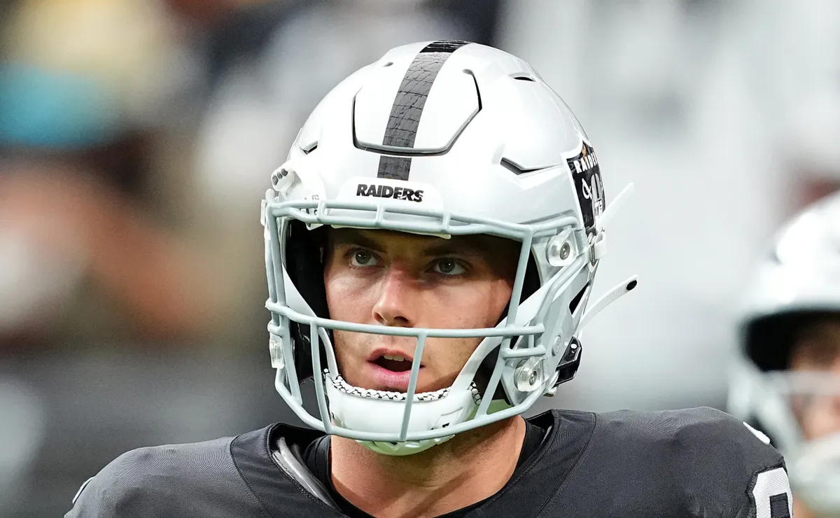 Raiders HC Klint Kubiak selects intriguing adjective to describe Brock ...