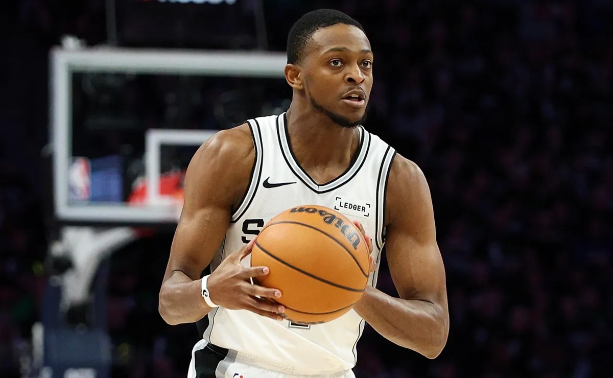 Is De'Aaron Fox playing tonight for Spurs vs OKC in Game 3 of 2026 NBA ...